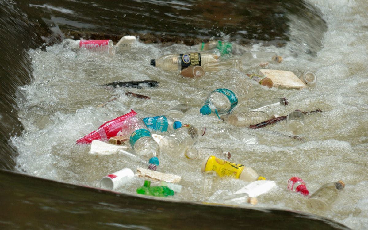 La mitad de la contaminación plástica se relaciona a 56 empresas